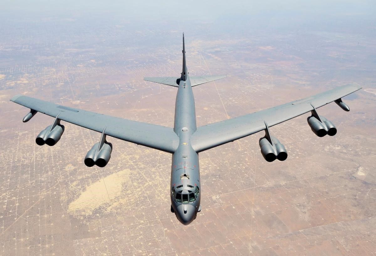 B-52 crashes at Edwards killing eight during radar test flight ...